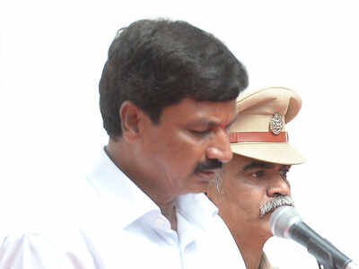 Karnataka cabinet expansion fallout: Ex-minister indicates he would ...