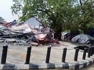 Damaged Shop remains neglected - Times of India