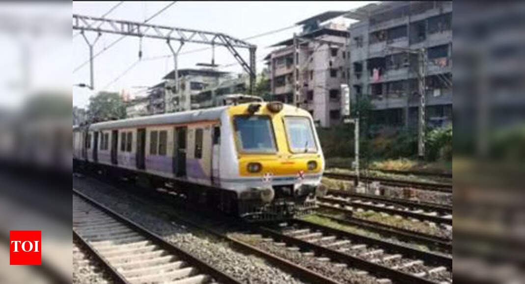 Late night Churchgate-Virar local trains in Mumbai on New Year's eve ...