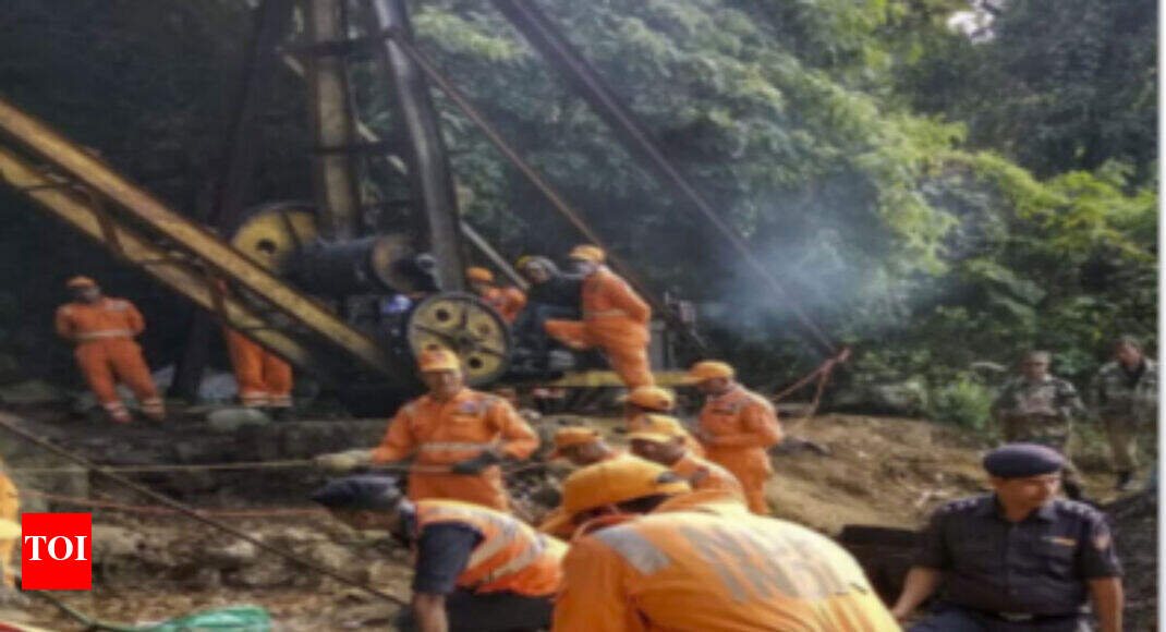 Meghalaya miners: 15 labourers trapped in Meghalaya coal mine: Latest ...