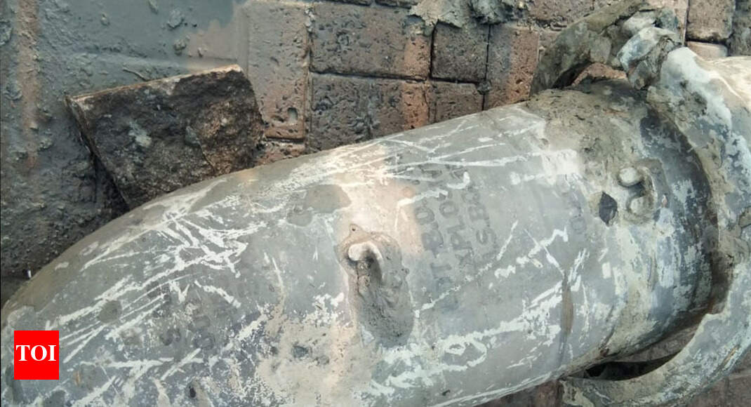 Kolkata dredging throws up World War II bomb | Kolkata News - Times of ...