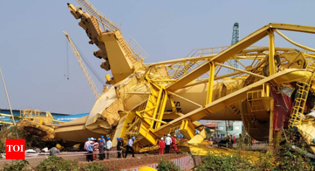 One killed, six injured after cranes collapse at Kakinada Sea Port ...