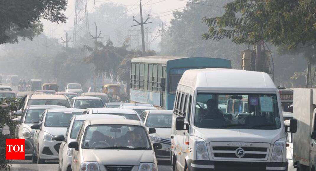 Why traffic chokes on road to Huda City Centre every day | Gurgaon News ...