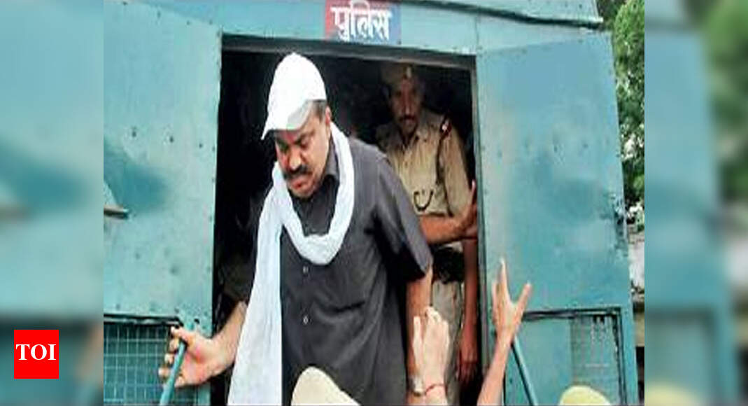 Don Atiq Ahmad gets trader abducted to his prison cell, thrashes him ...
