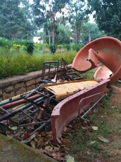 Unsafe Children's playing area in Park - Times of India