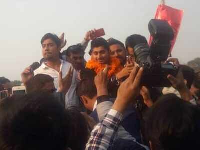 Bigg Boss 12's second runner-up Deepak Thakur receives a grand welcome ...