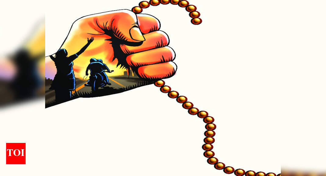 Two lose gold chains worth Rs1.4 lakh to chain snatchers | Surat News ...