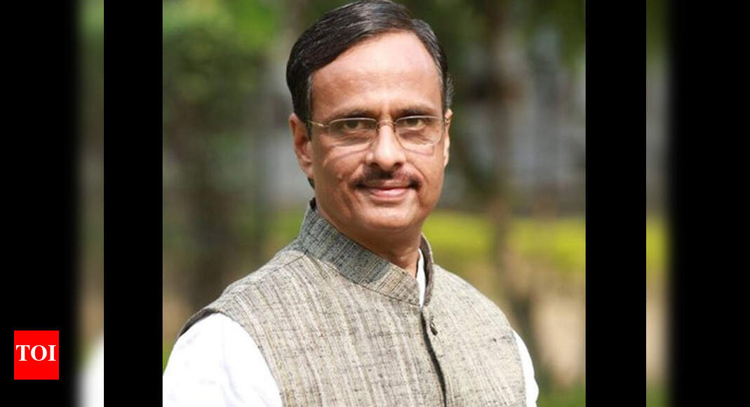 BJP neta makes insinuations on Rahul Gandhi ancestry | Lucknow News ...