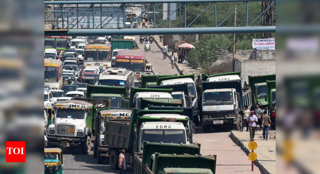 No smooth ride on NH-24 before August | Delhi News - Times of India