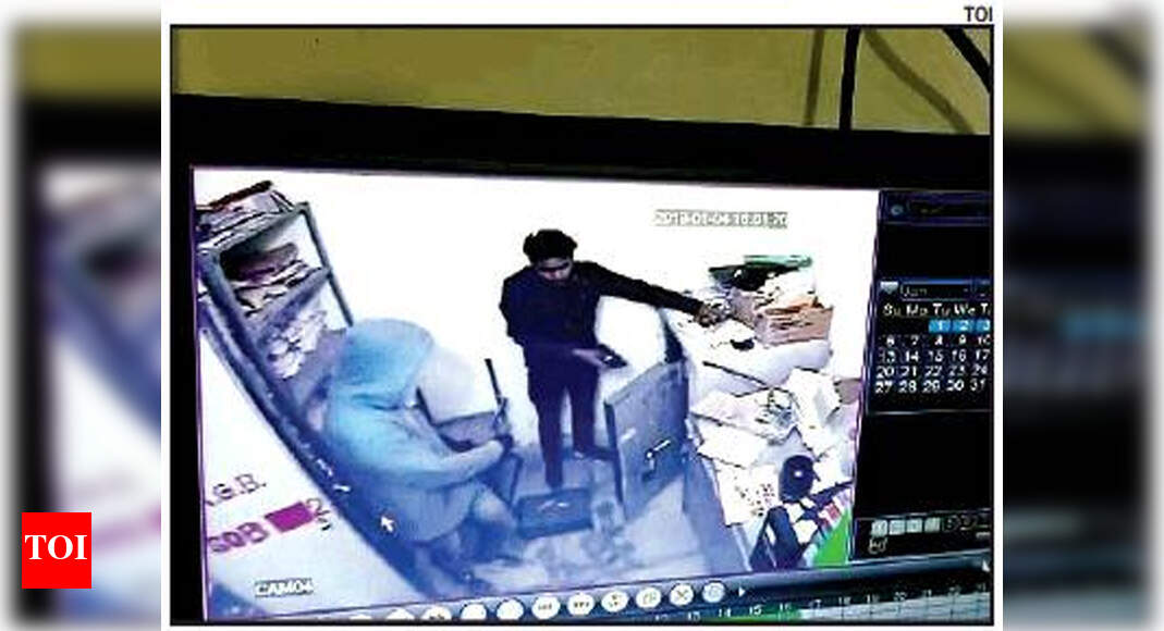 After one failed bid, goons rob bank of Rs 8 lakh in Churu | Jaipur ...