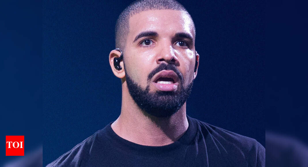 Drake kisses an underage girl during a concert - video goes viral ...