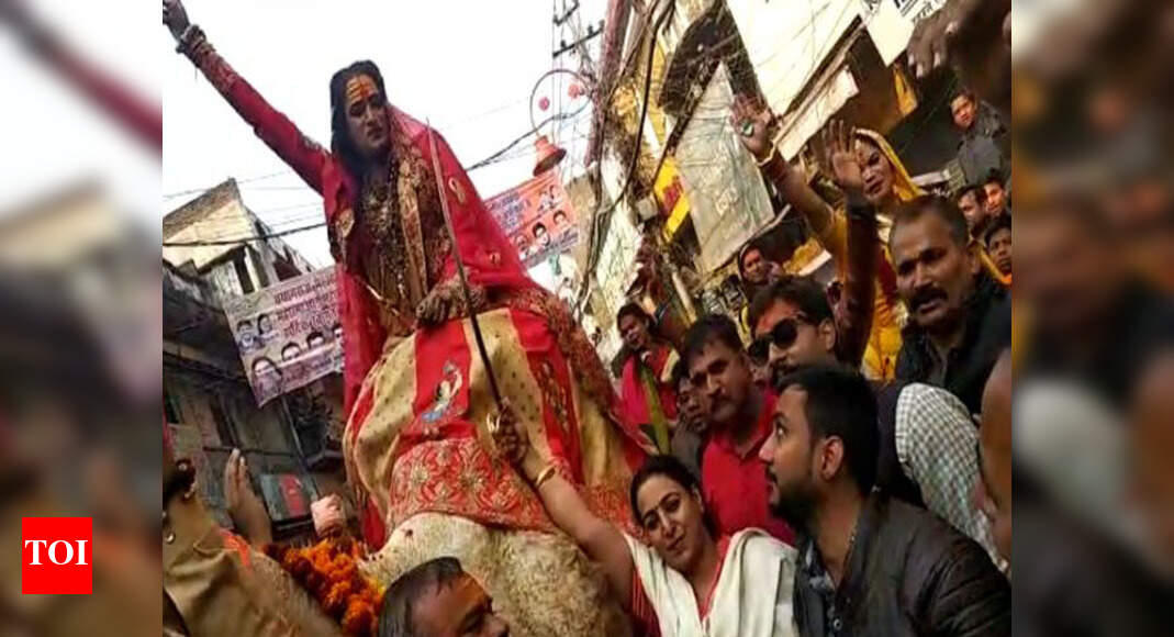 Kinnar Akhara steals show on debut | Allahabad News - Times of India