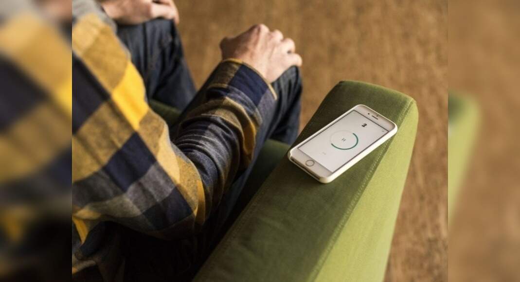 Best Calming Apps To Help You Meditate And De-Stress