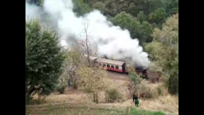 Kalka-Shimla Himalayan Queen's engine catches fire near Solan, all ...