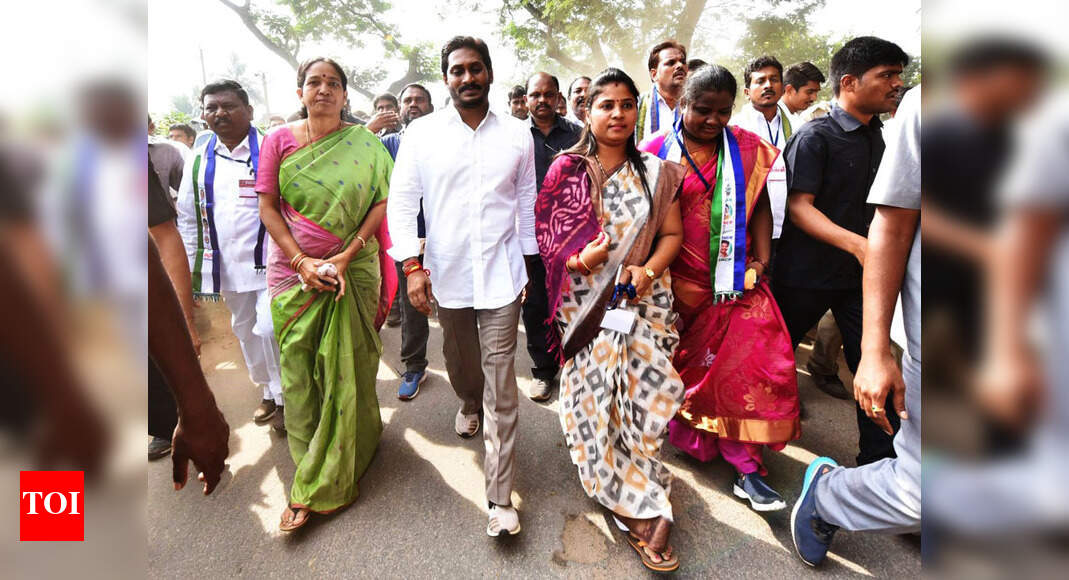 YSR Congress chief Jaganmohan Reddy completes 'Praja Sankalpa Padayatra ...