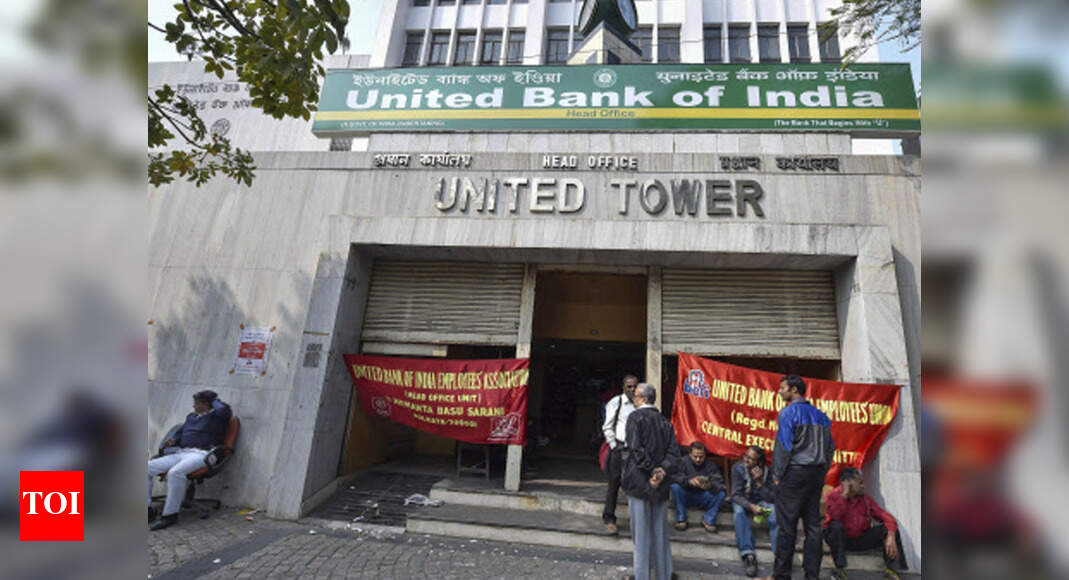ATMs run dry as bank staffers join two-day strike | Kolkata News ...