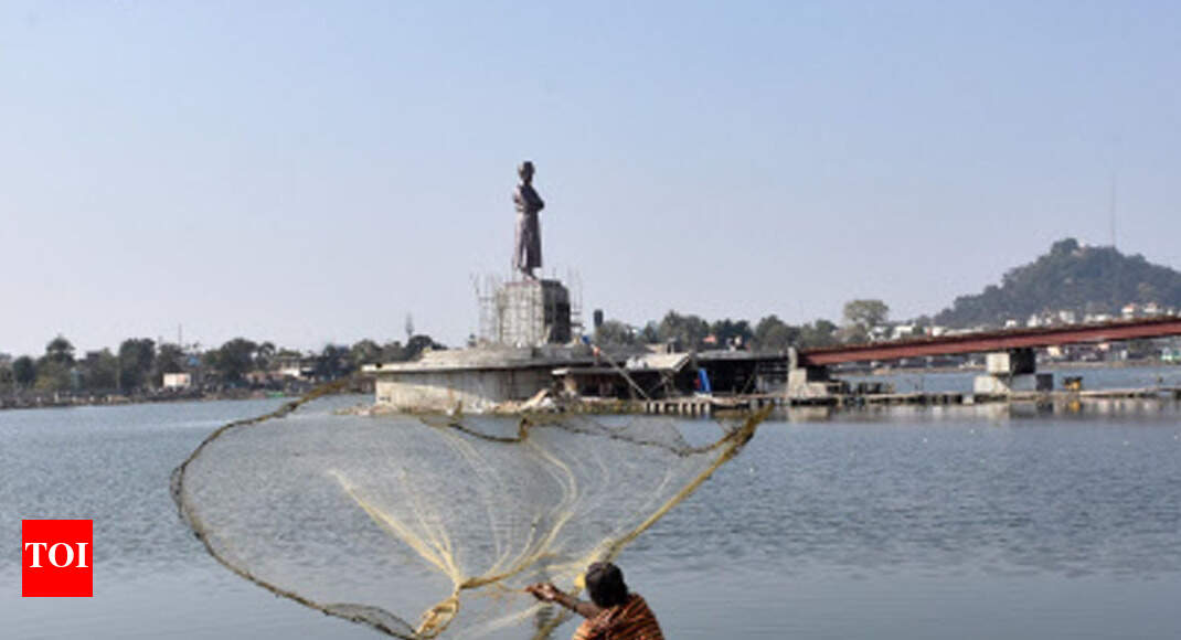 CM Raghubar Das to unveil Vivekananda statue at Ranchi lake | Ranchi ...