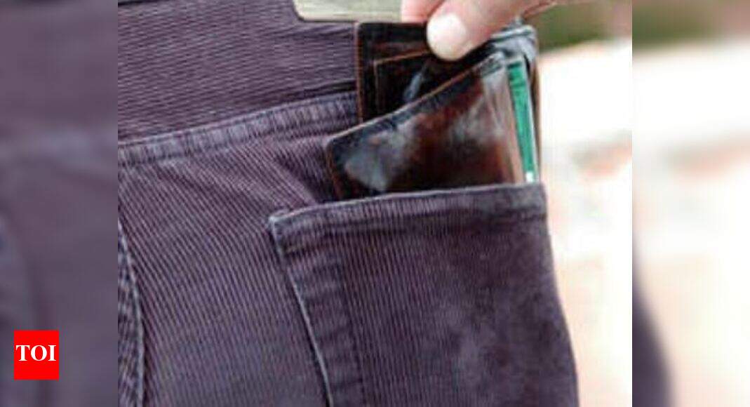 Delhi: 94% of pickpockets caught in metro trains were women | Delhi ...