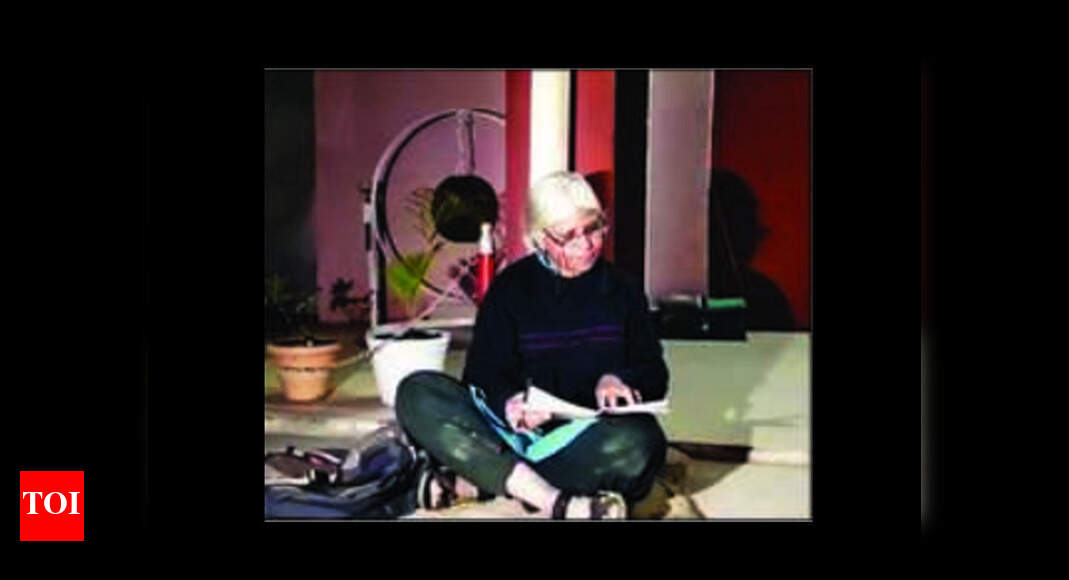 Bela Bhatia protests against jail authorities for shabby treatment ...