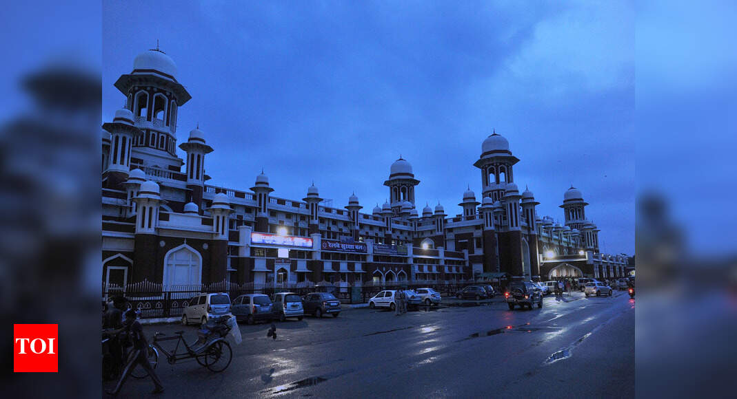 100-ft tricolour to fly high at Charbagh railway station | Lucknow News ...
