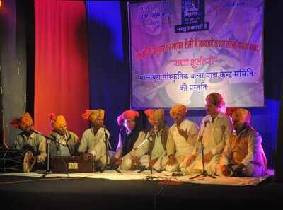 Folk 'Maach' served to Indori audience | Events Movie News - Times of India