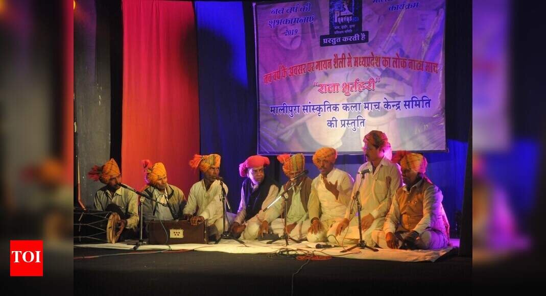 Folk 'Maach' served to Indori audience | Events Movie News - Times of India