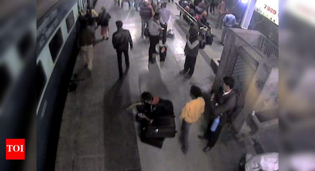 Braveheart cop’s rescue act goes viral | Bhopal News - Times of India