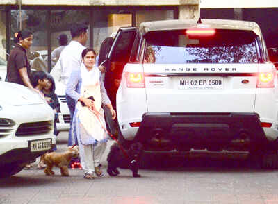 Watch: AbRam Khan enjoys his play-time with buddy Yohan Khan | Hindi ...