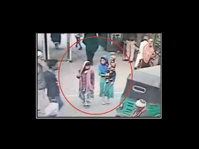 2 women kidnap 3-year-old to sell her to trafficker, held near Jama ...