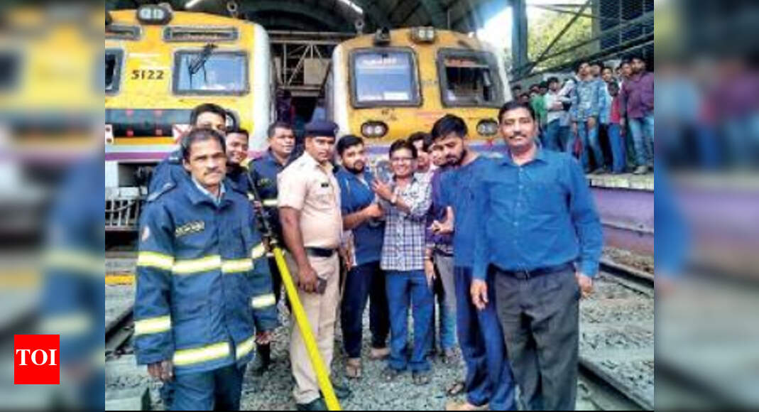 Western Railway halts peak hour services to save pigeon | Mumbai News ...