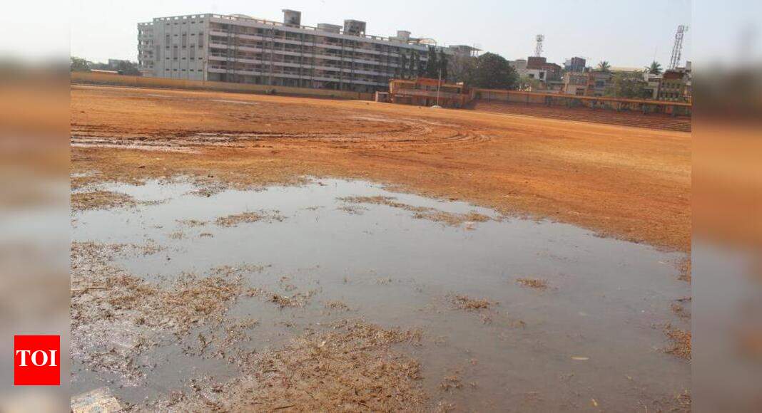 Stink at Nehru Ground keeps walkers away | Hubballi News - Times of India