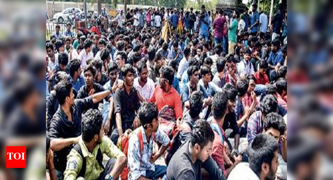 Anna University students protest against latest exam regulation ...