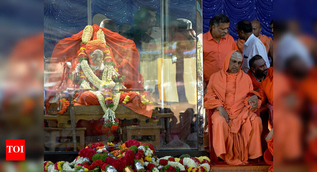Shivakumara Swami: Siddalinga Swamiji death: Protege of Karnataka's ...