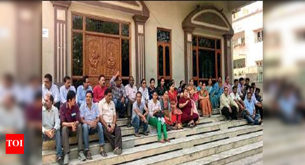 Students, parents protest as college is locked over dues | Hyderabad ...