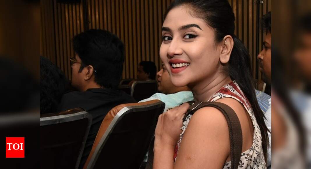 Debleena's extra-marital affair? | Bengali Movie News - Times of India