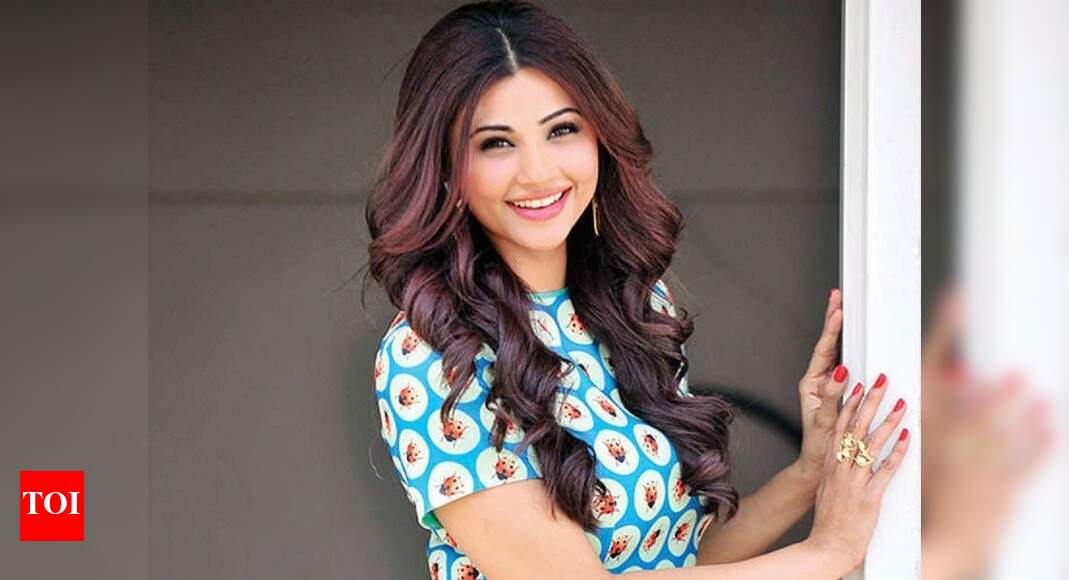 5 years of 'Jai Ho': Daisy Shah shares a special video of her debut ...