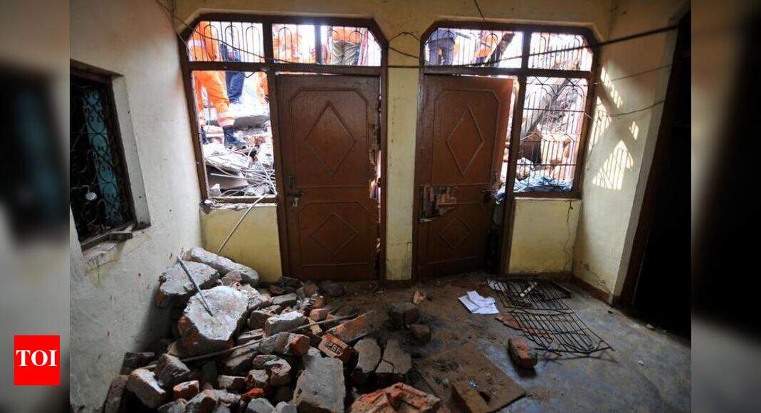 Gurugram building collapse: House next door caved in too, couple got ...