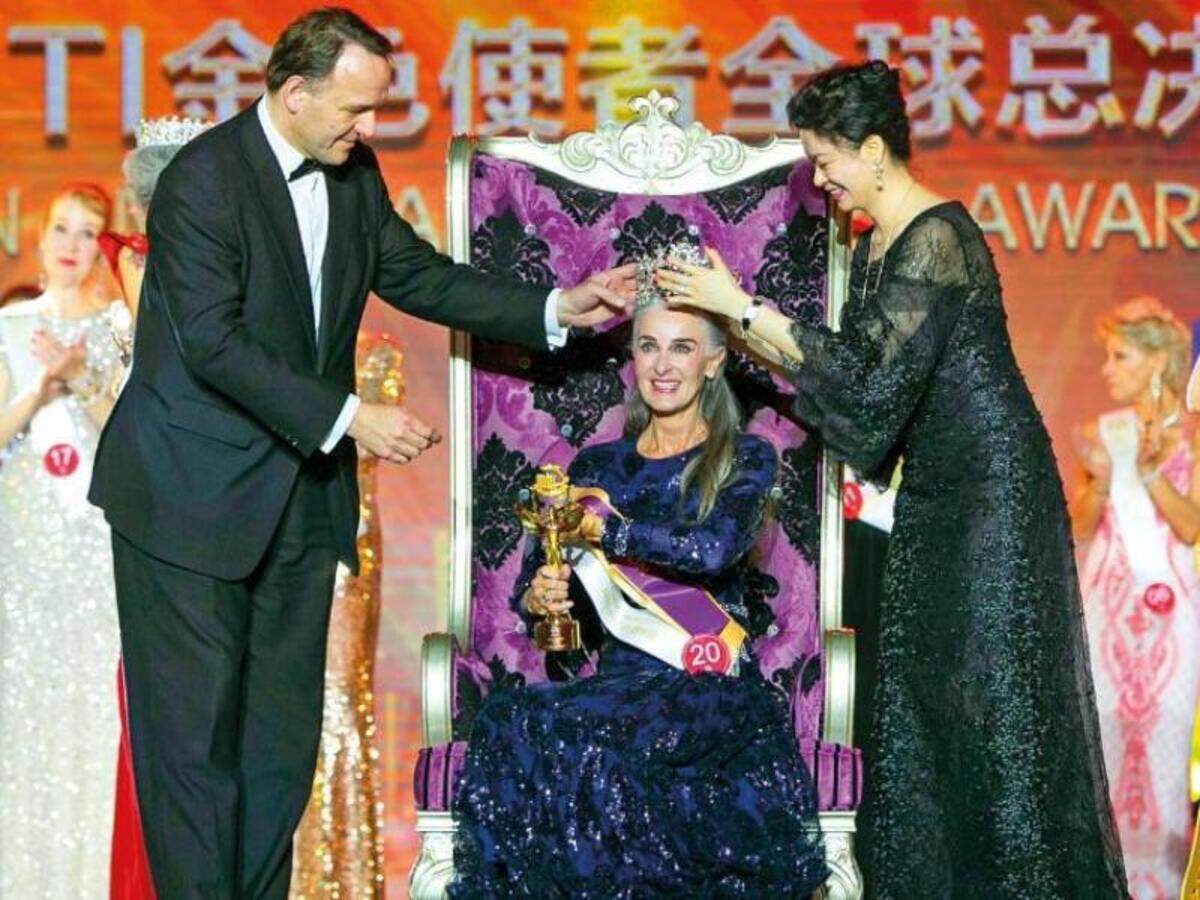 54-year-old mother wins Beijing beauty pageant