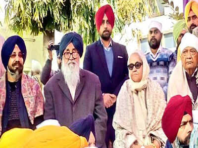 Surjit Singh Barnala's death anniversary turns political with Prakash ...