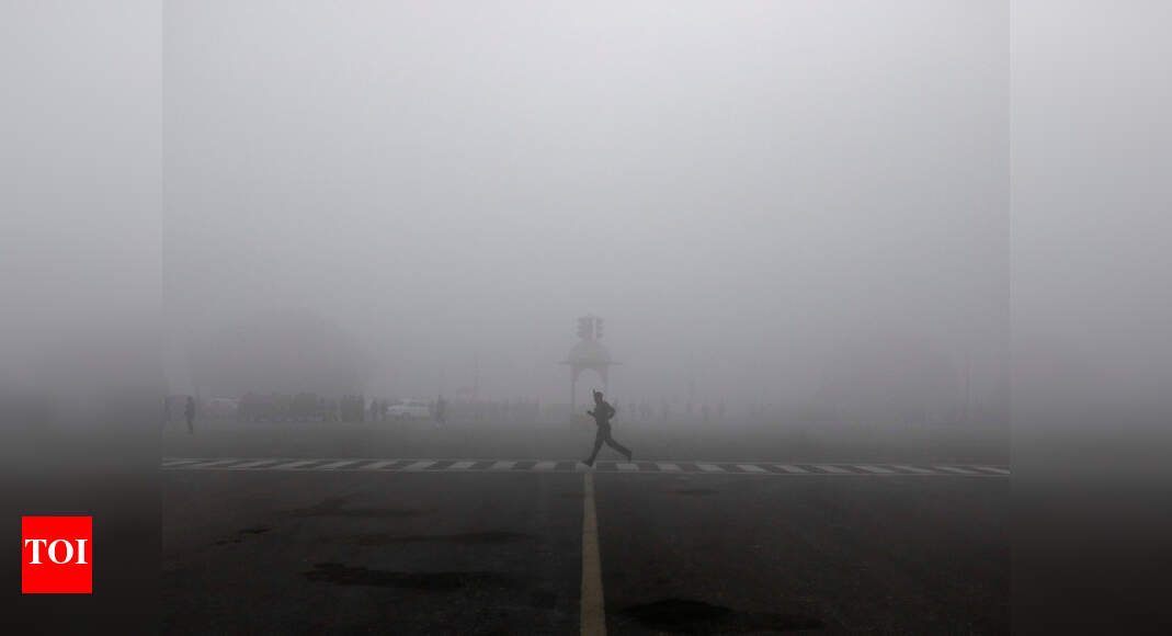 Delhi Weather: Chill to stay today amid shallow fog | Delhi News ...