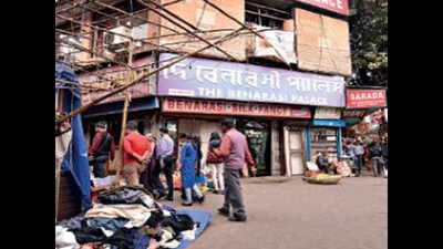 Hawkers take over crossings as KMC ‘relaxes’ 50ft norm | Kolkata News ...