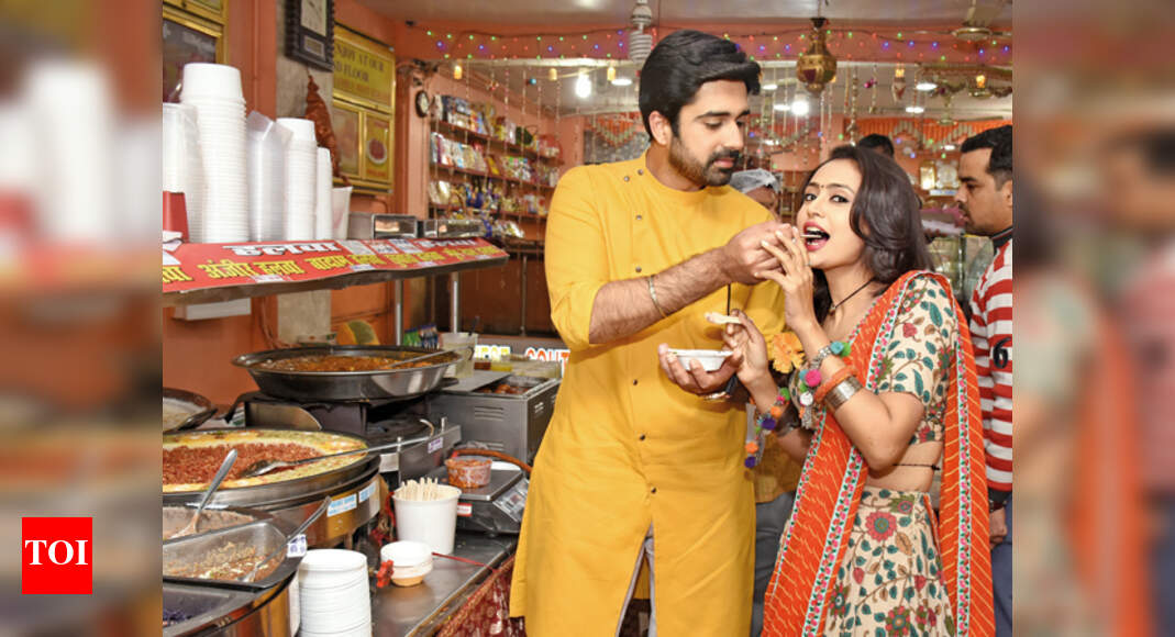 Avinash Sachdev and Aditi Rawat binge on Lakhnawi mithais - Times of India