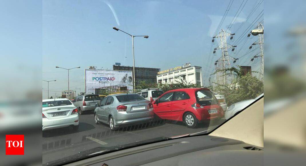 Traffic Menace at Sion Flyover - Times of India