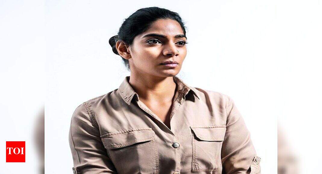 Nithya Shri’s first look as an investigative officer | Kannada Movie ...