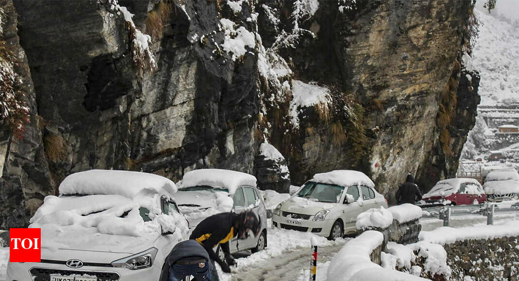 Heavy to very heavy snow likely in Uttarakhand on Feb 6 and 7, tourists ...