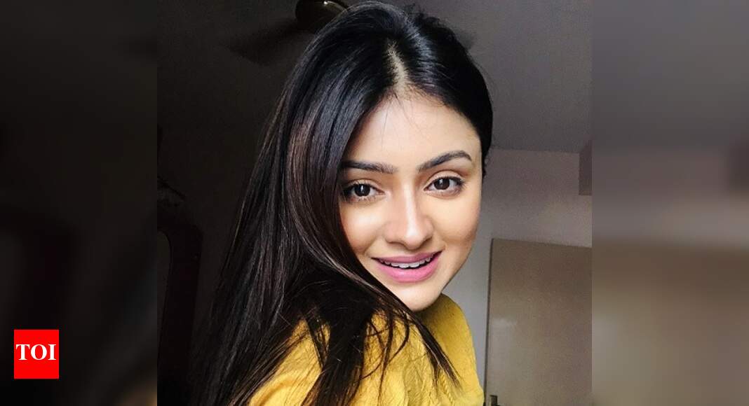 Sohini takes off to Benaras for outdoor shoot - Times of India