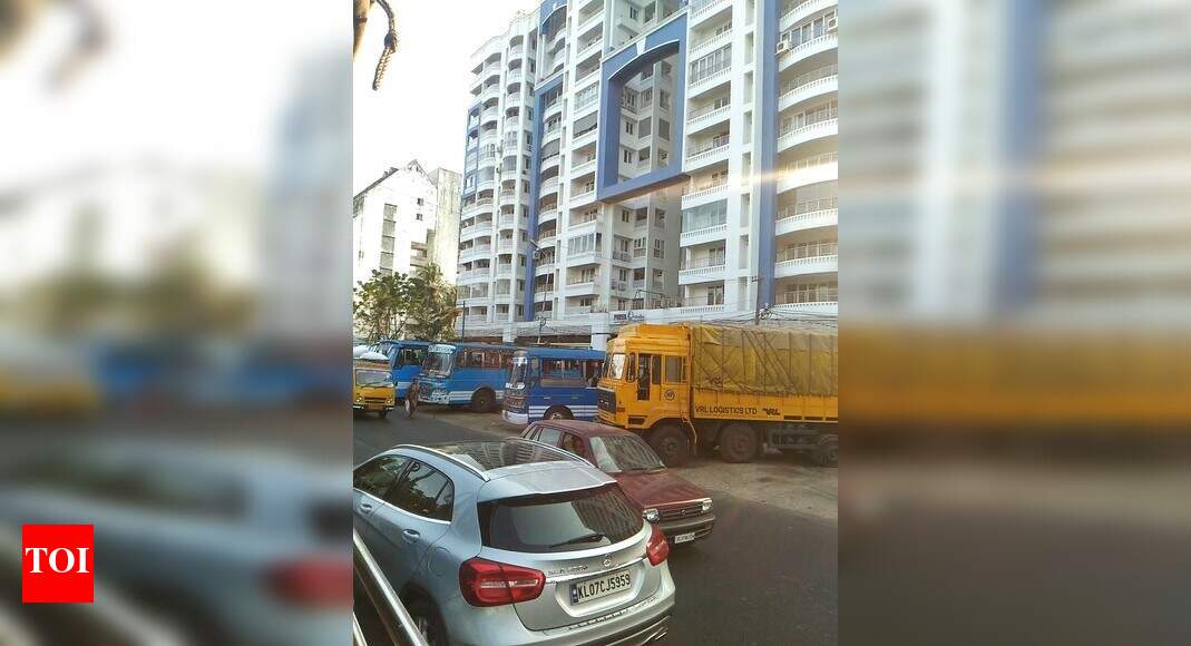 Traffic block created by parked vehicles - Times of India
