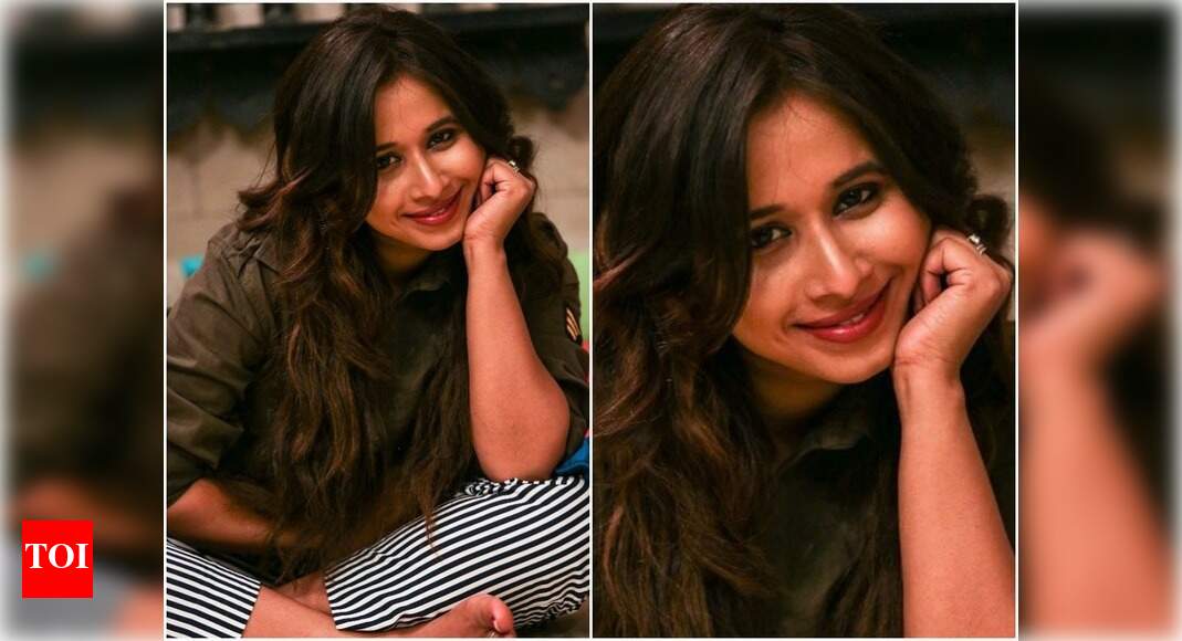 Shreya Bugde sets the mercury soaring with her latest photoshoot; See ...