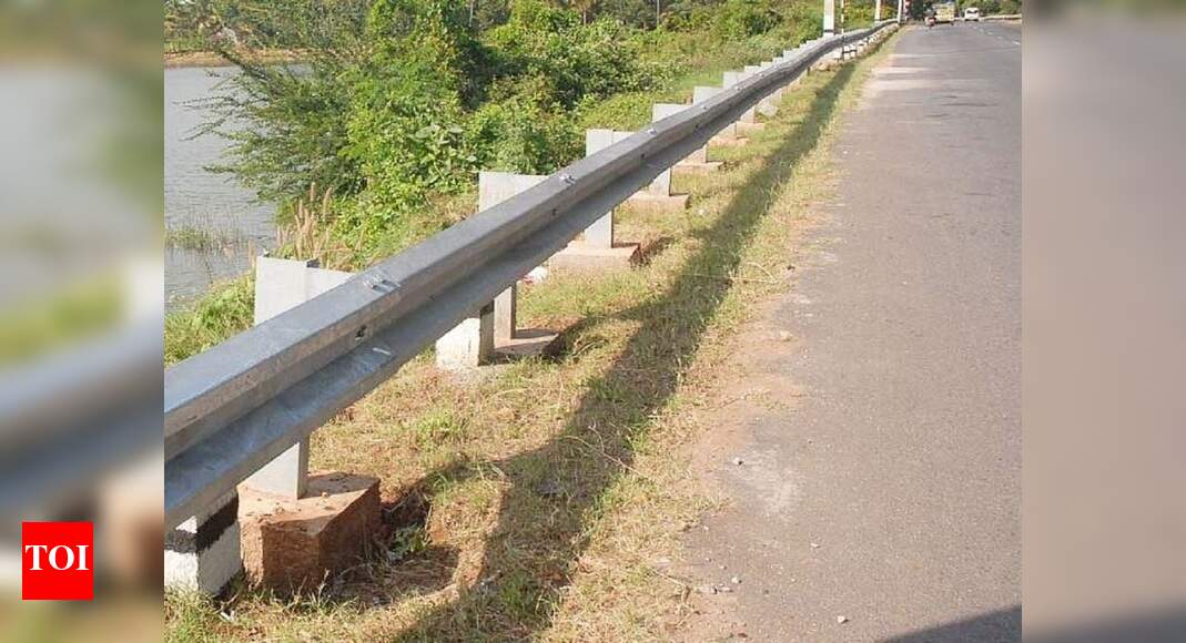 NH-8 service lanes to get crash barriers | Gurgaon News - Times of India