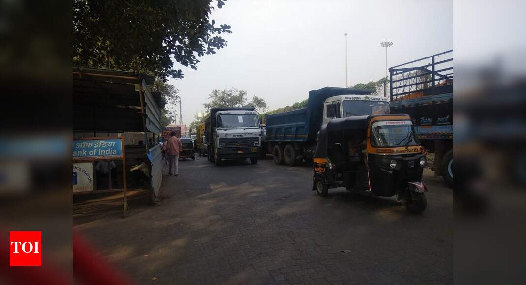 Traffic Issue at HPCL North Gate@Chembur - Times of India